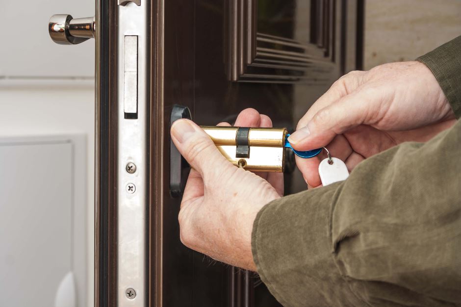Emergency locksmith Ilford - Dealing with lock snapping